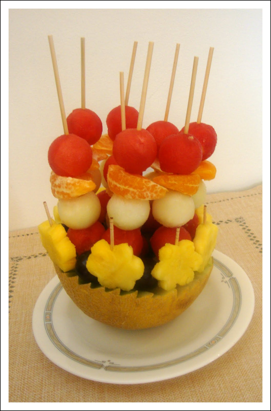 Decoración de pinchos de fruta - Imagui
