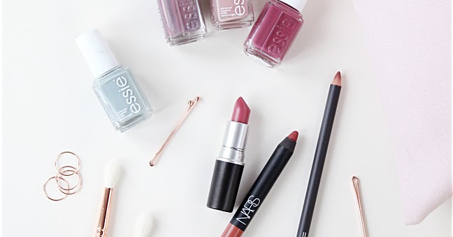 SOPHIE'S MAKEUP: Muted Lips And Tips