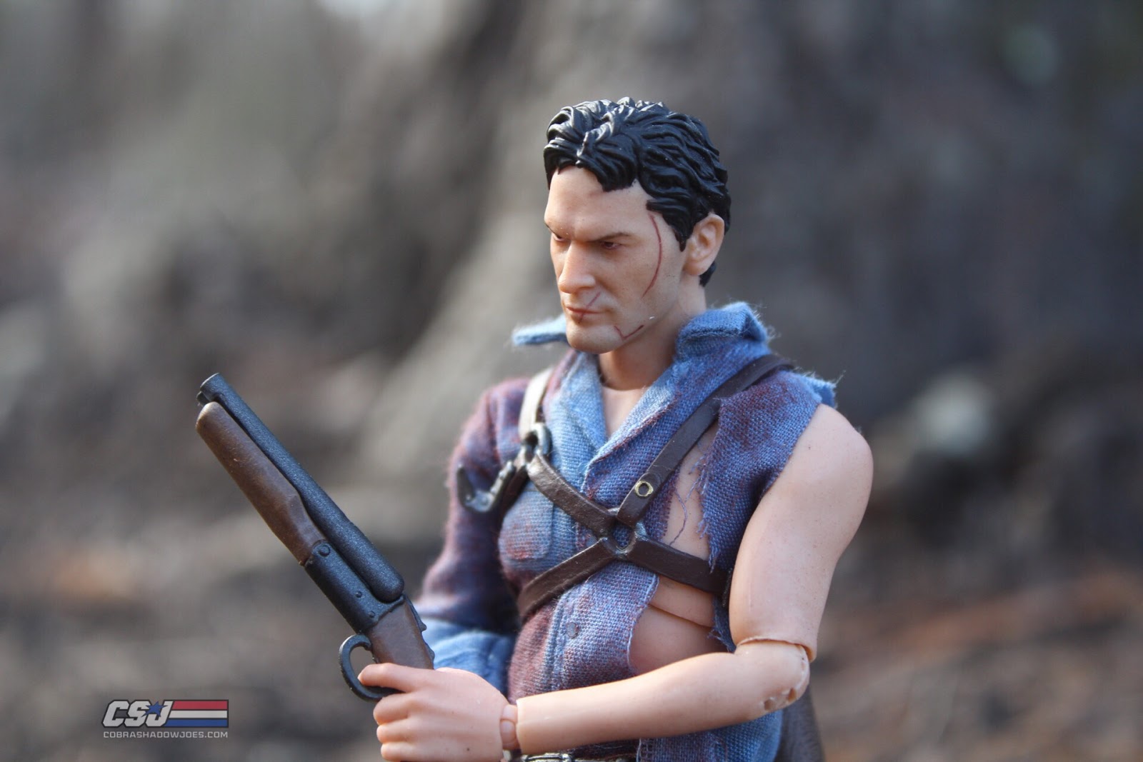 CobraShadowJoes: Mezco Toyz One:12 Evil Dead 2 Ash Williams Figure Review