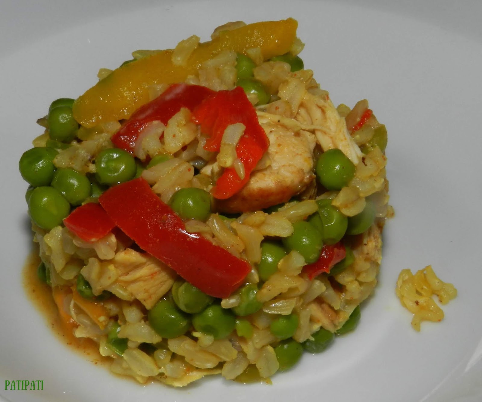 Plat de riz au poulet et ses légumes