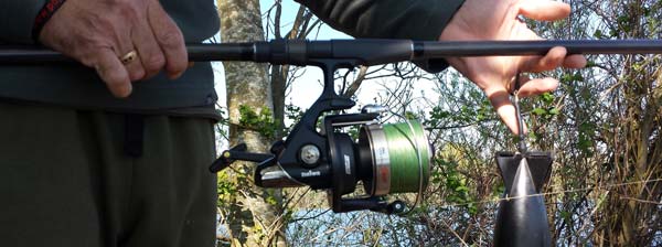 A Passion For Carp Fishing: Spodding/Spombing to attract carp into your ...