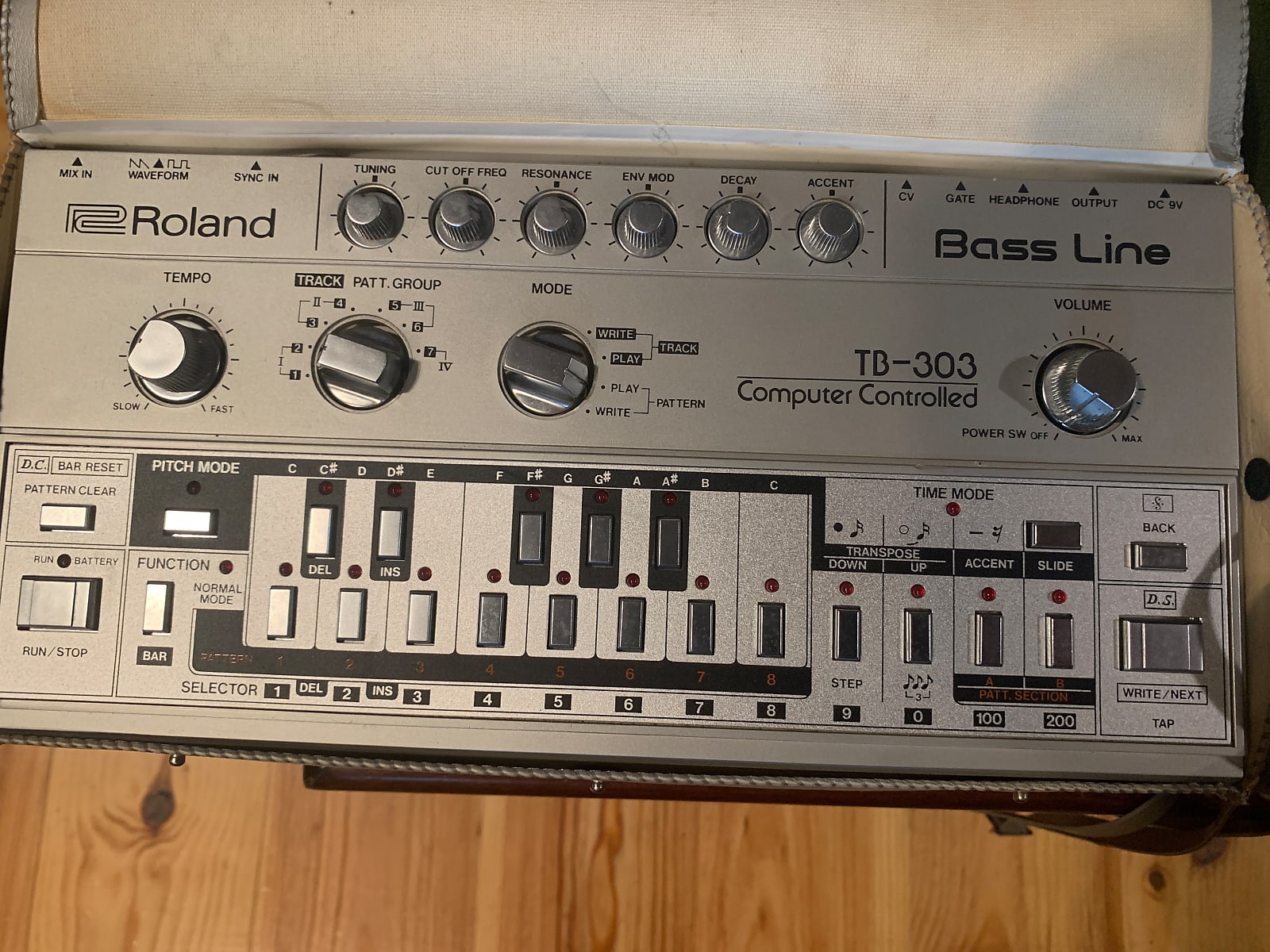 MATRIXSYNTH: Roland TB-303 + TR-606