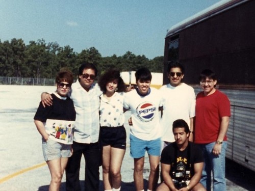 Selena World FanSite : Selena in her bus and home