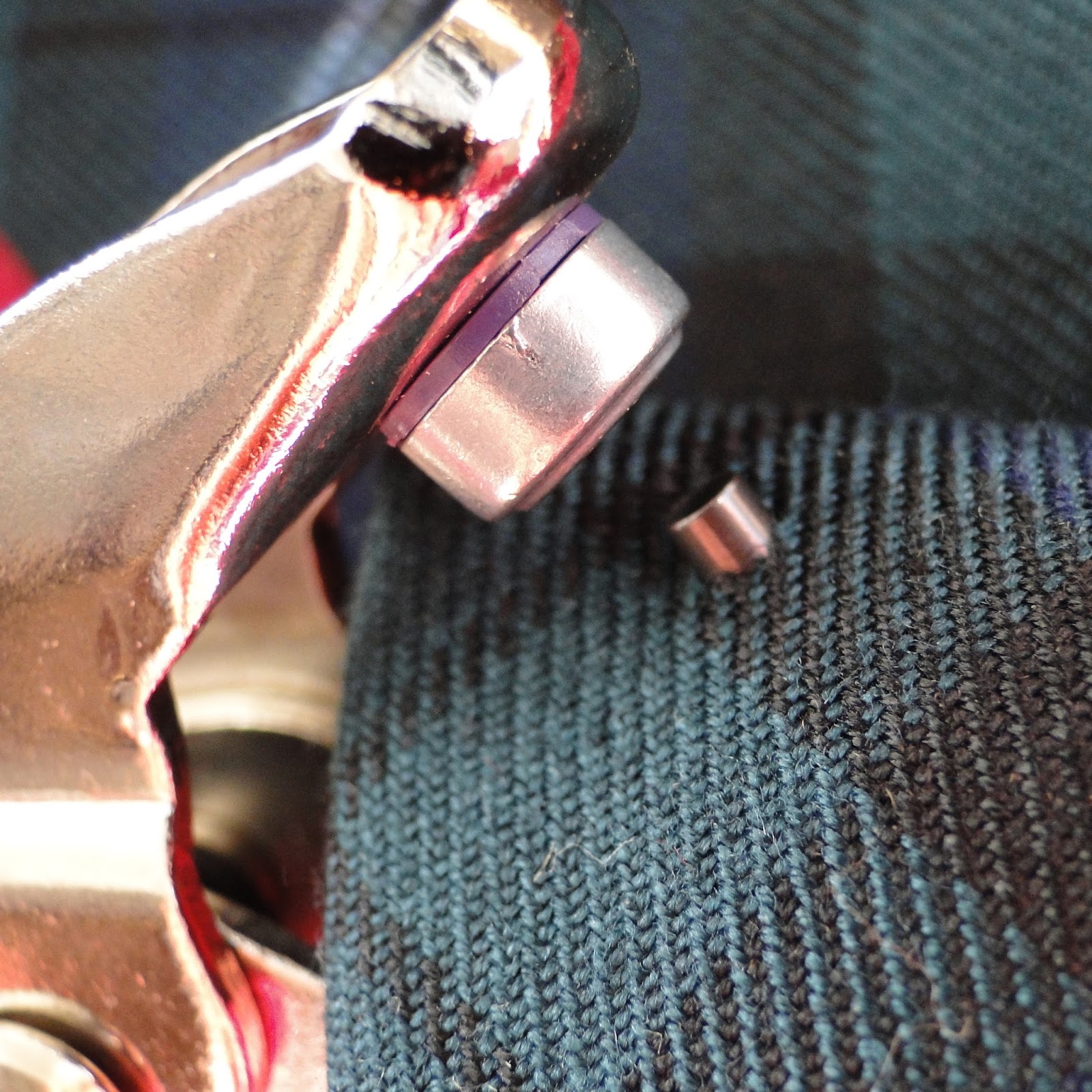 Looks Like I Made It: Inserting Poppers/Snaps Tutorial