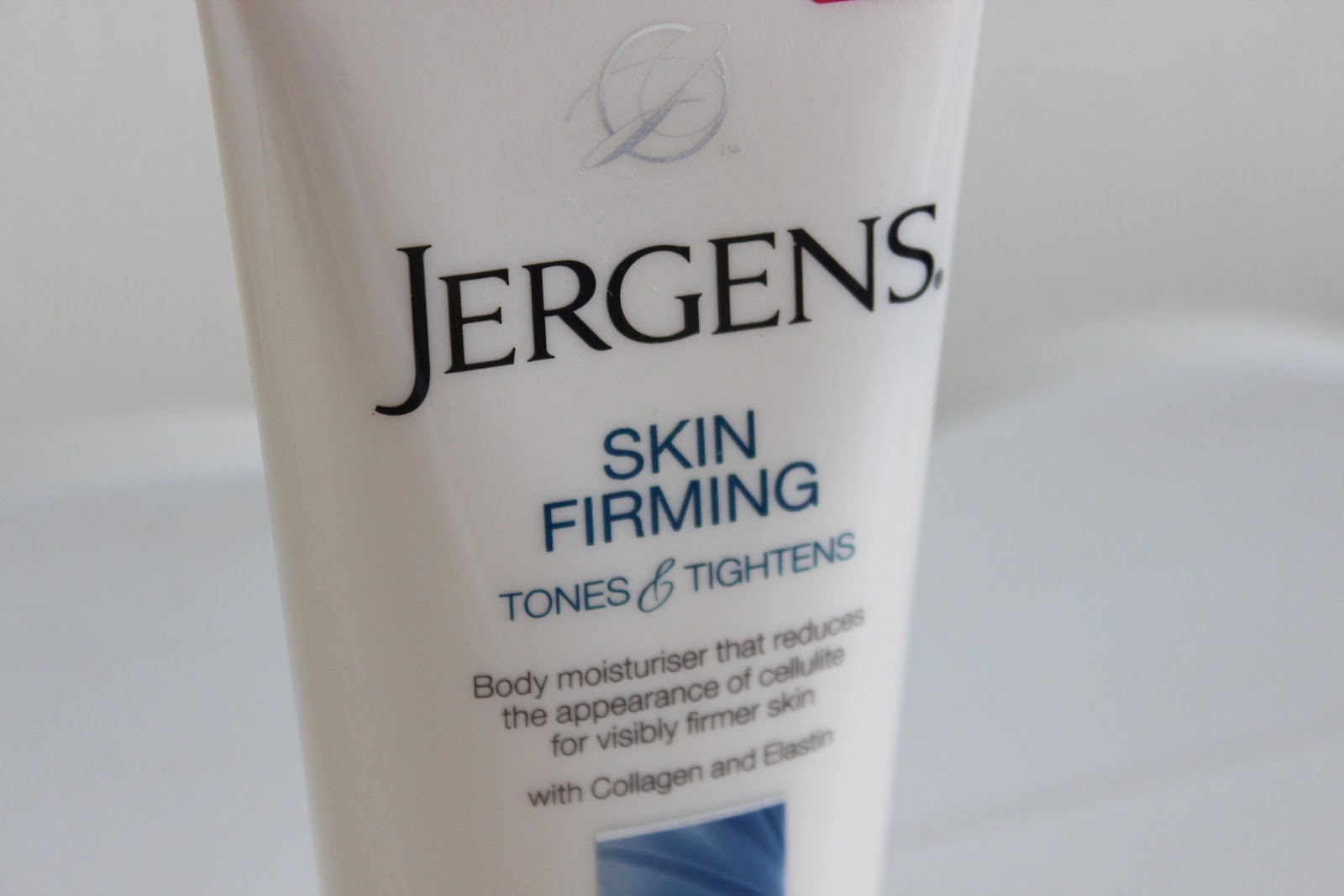 Rodicas Boutique: Jergens Skin Firming Daily Toning Moisturiser