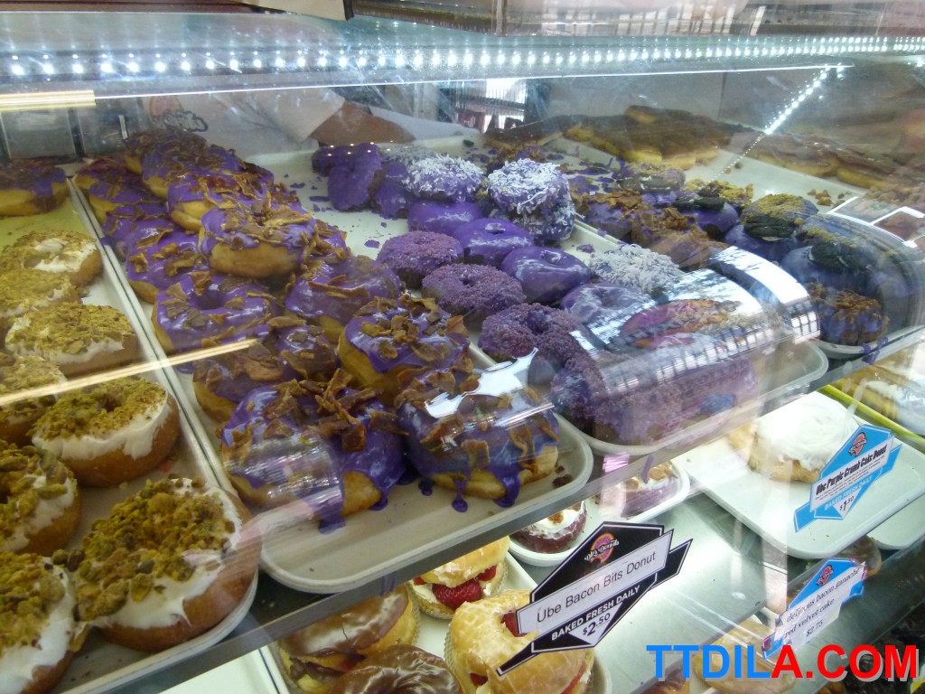 Things To Do In Los Angeles: DK’s Donuts & Bakery aka Donut Heaven