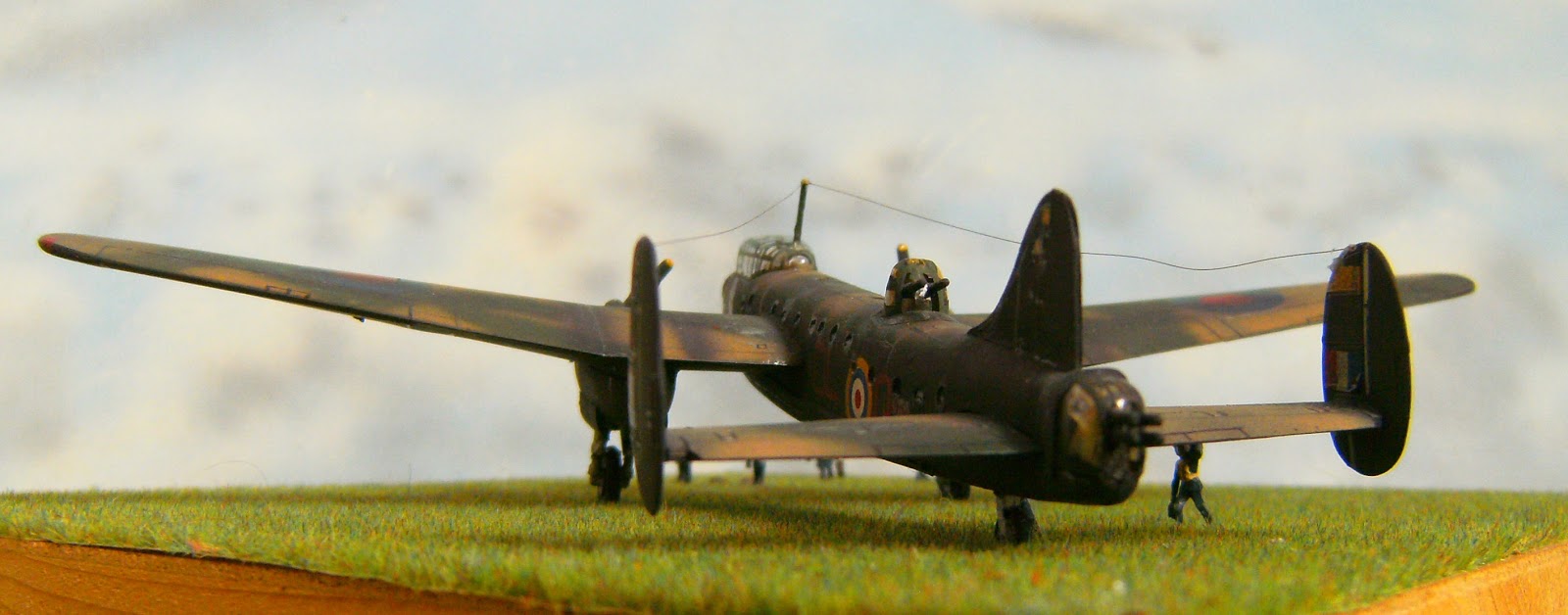 Happyscale-Modellbau: Avro 679 Manchester - Academy scratch conversion ...