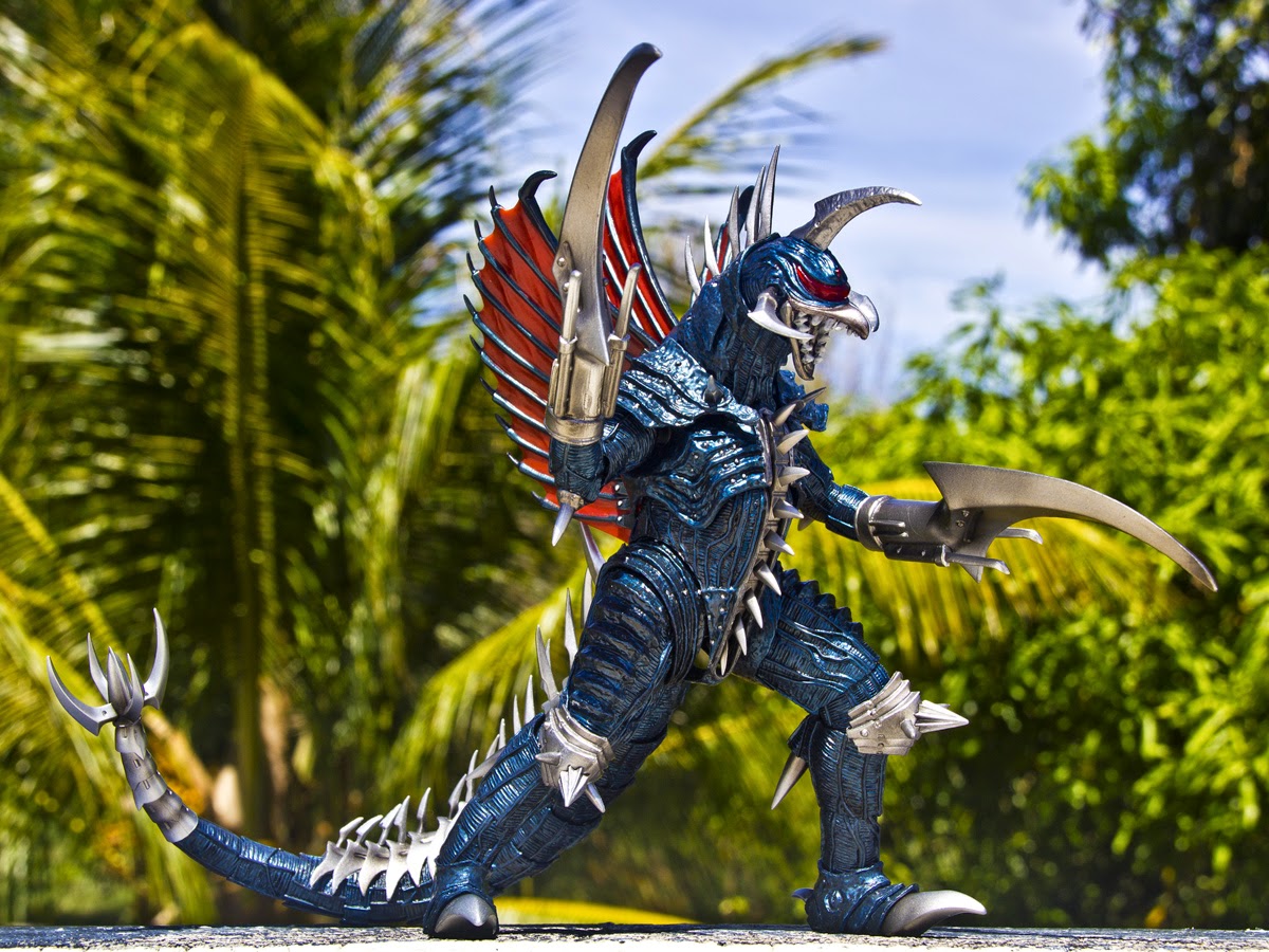 The Kaiju Planet: Figure Review - S.H. MonsterArts Gigan (2004)