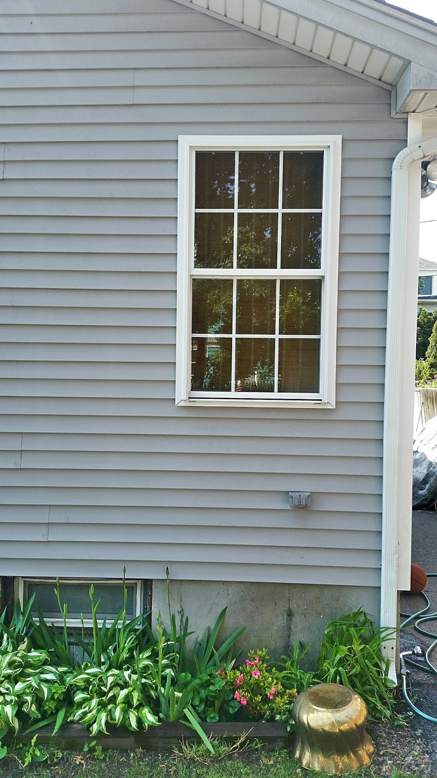 Our Backyard: Quick and Easy FULL Window Boxes - Made by Carli