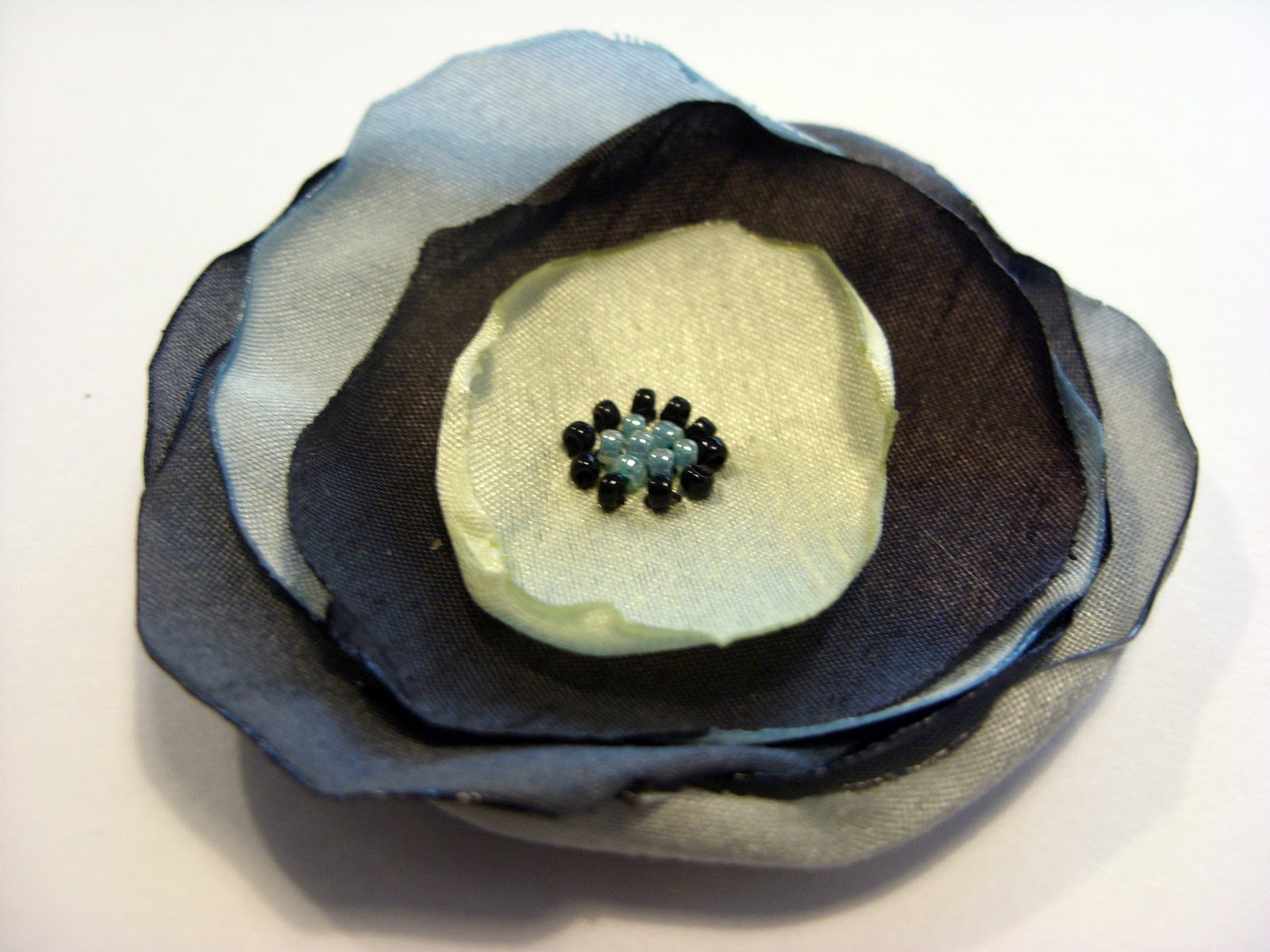 RoCa and Company: Silk Poppy Pin Tutorial