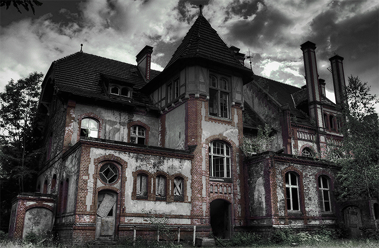 5 REAL Haunted Houses