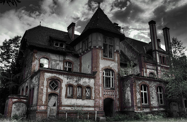 5 REAL Haunted Houses
