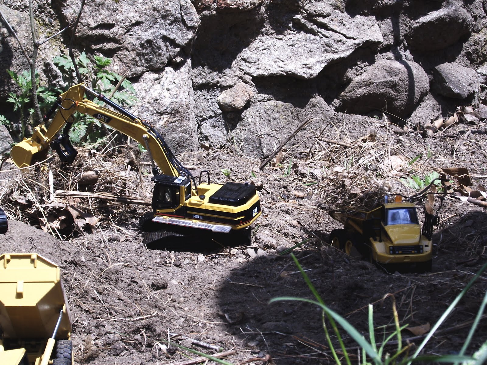 Scale Models: Dio of D&M Construction pit