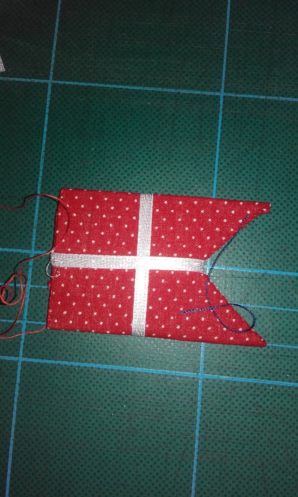 Ilse Bluhme: Flagranke / Dannebrogsflag