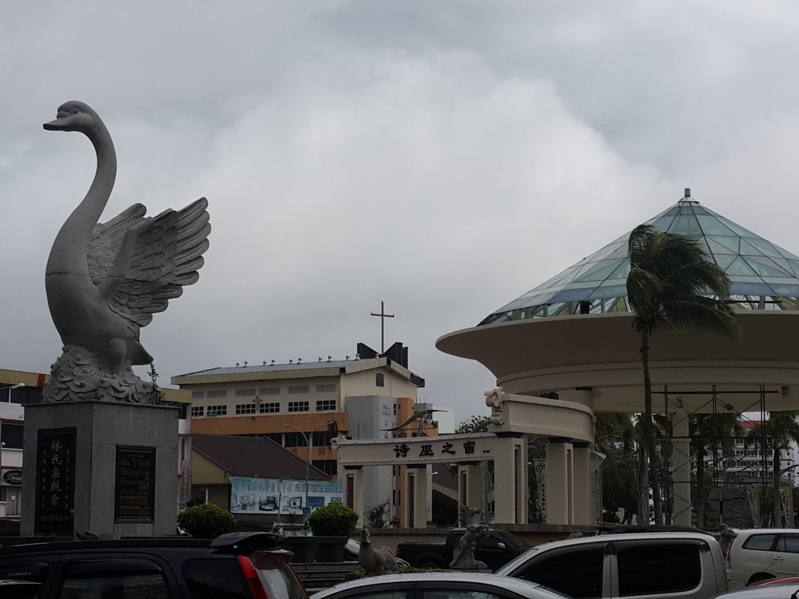 Interesting Corner of Me : Sibu Swan Statues & Street Art