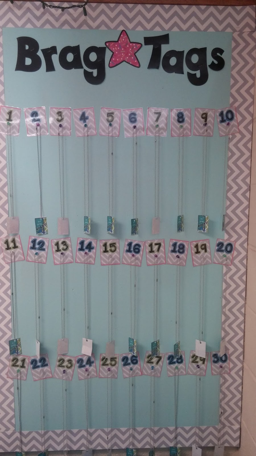 Welcome to the UNI-corner: Brag Tag Bulletin Board {freebie rewind!}