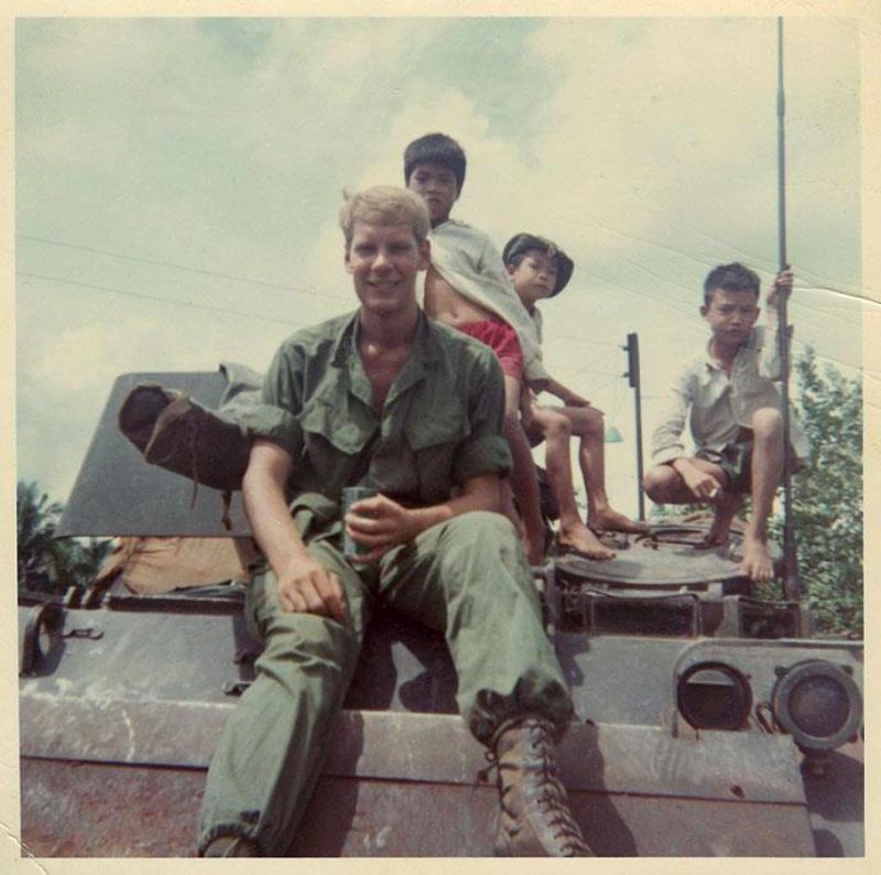 In Country: 22 Candid Snapshots of Everyday Life of U.S Soldiers During ...