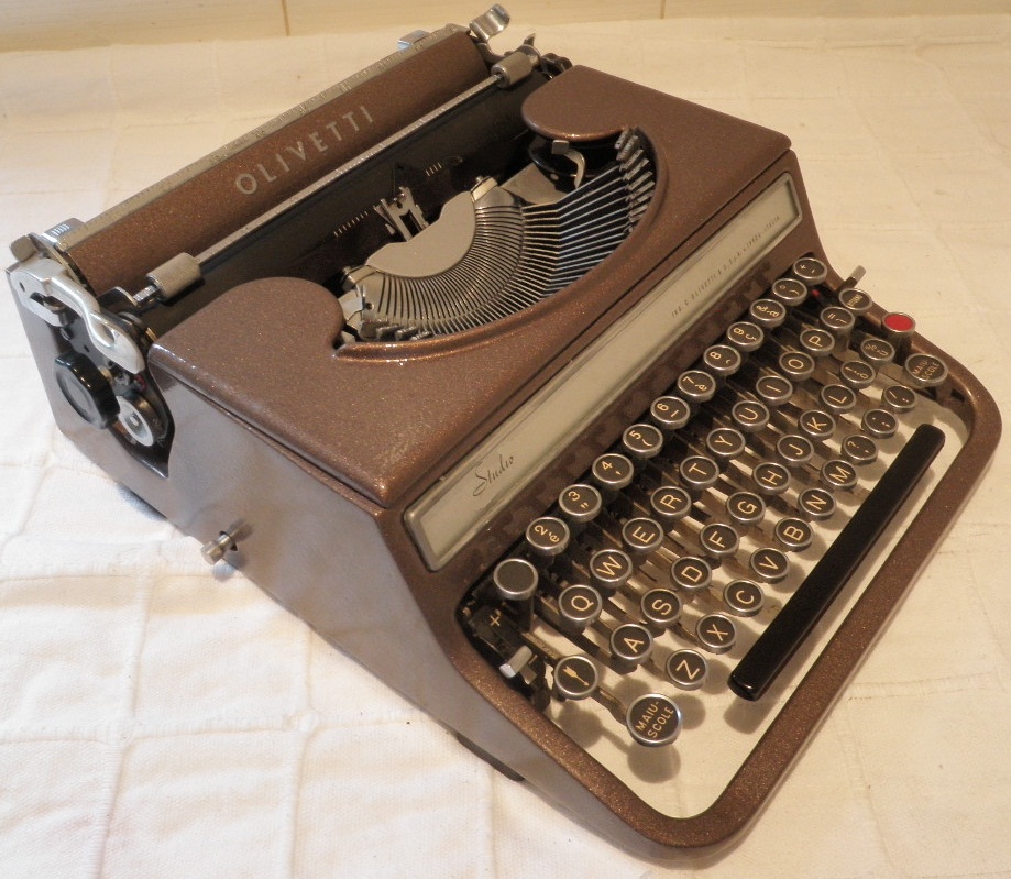 oz.Typewriter: Olivetti Studio Portable Typewriter: No Number but a New ...