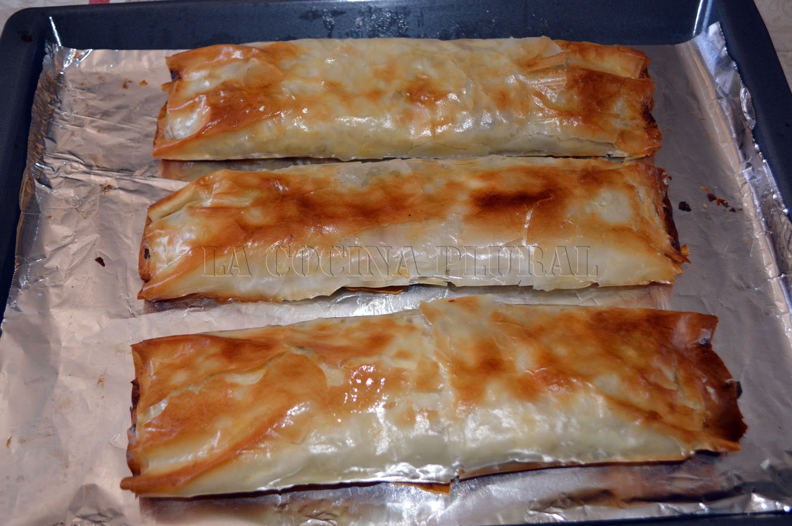 LA COCINA PLURAL: ROLLO DE PASTA FILO RELLENO DE CARNE Y QUESOS