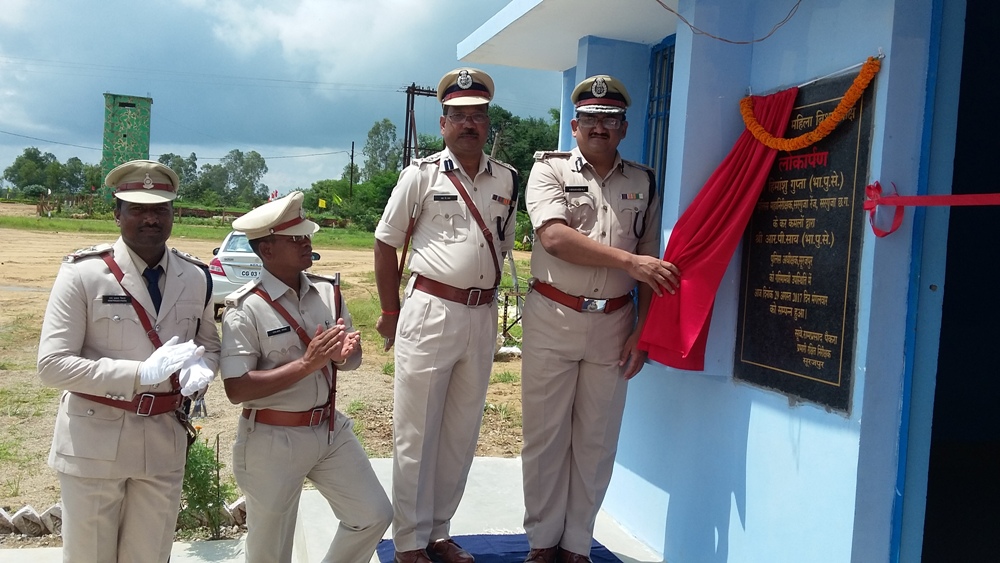 SURAJPUR POLICE official website : सरगुजा आईजी ने सूरजपुर जिले का किया ...