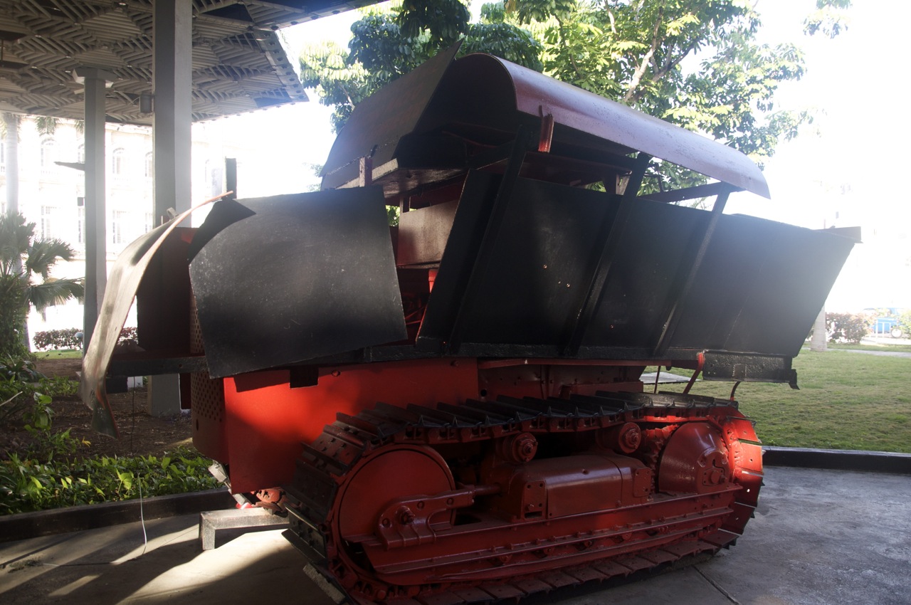 Early French tank, the Aubriot-Gabet "Fortress", mounted on a tractor ...