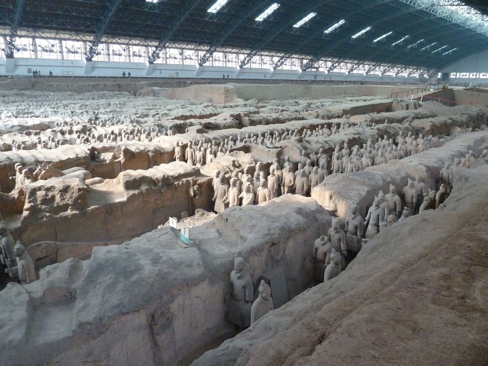 Discovering China: 秦陵兵马俑 Qínlíng Bīngmǎyǒng Terracotta Warriors and Horses