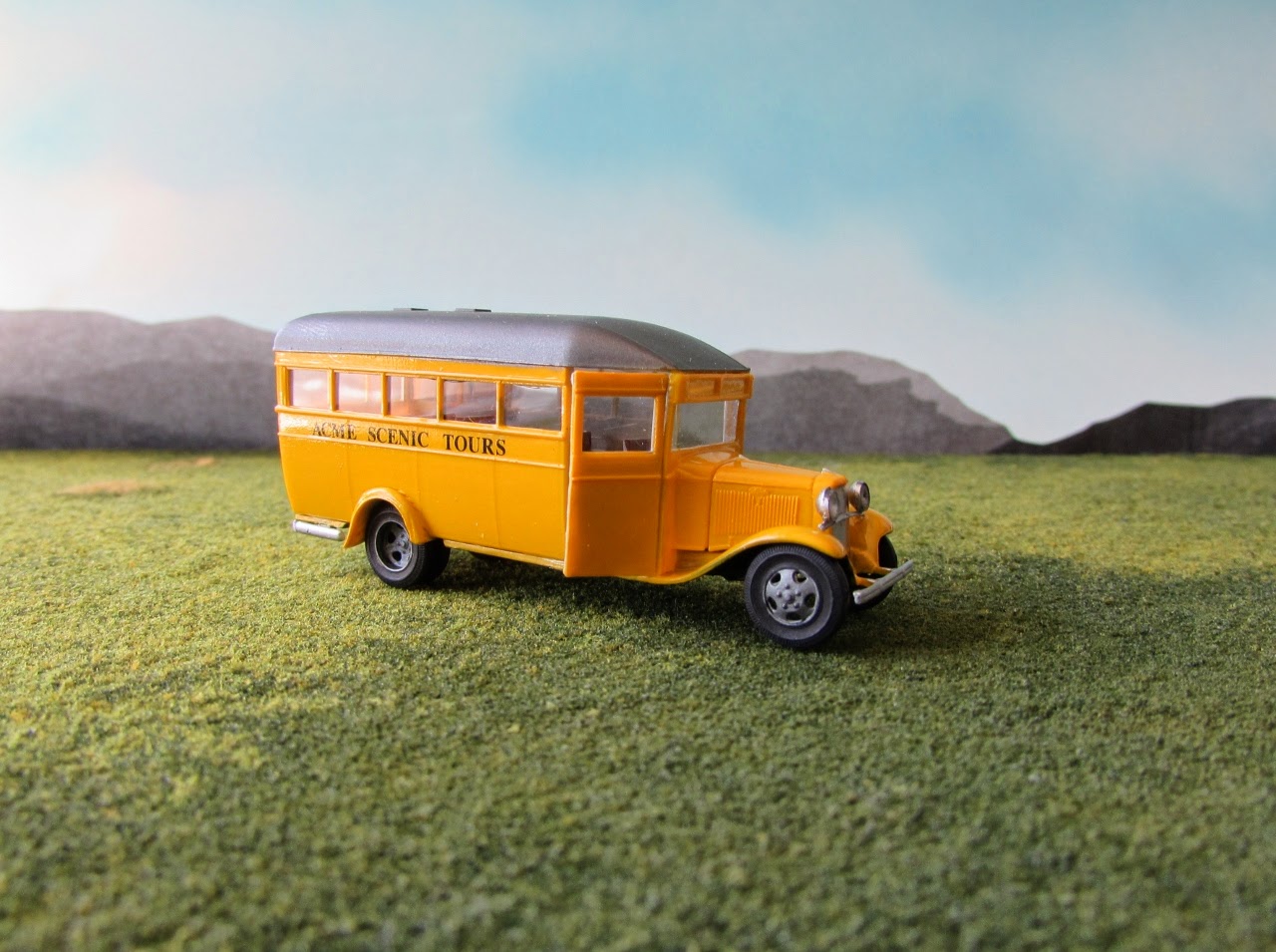 Wings of Intent: Jordan Highway Miniatures 1/87 1934 Ford bus