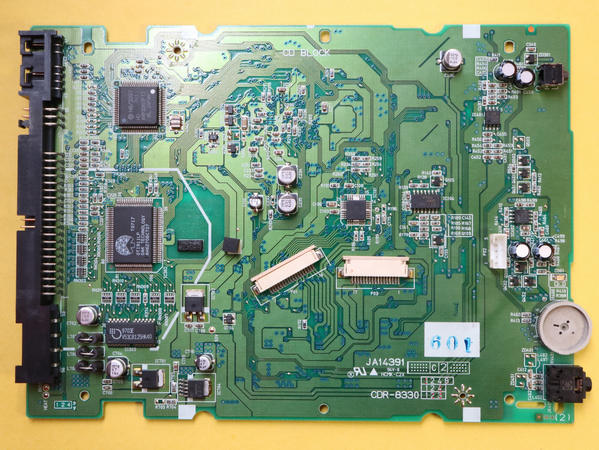 BugWorkShop - 甲蟲工作室: Hitachi（日立）CDR-8330 光碟機（CD-ROM Drive）PCB 板 - 拆解（三）