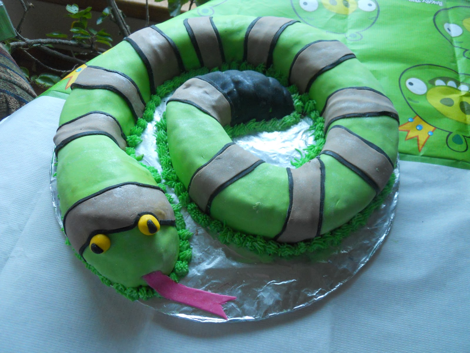 Cakes and Bakes: Snake Cake