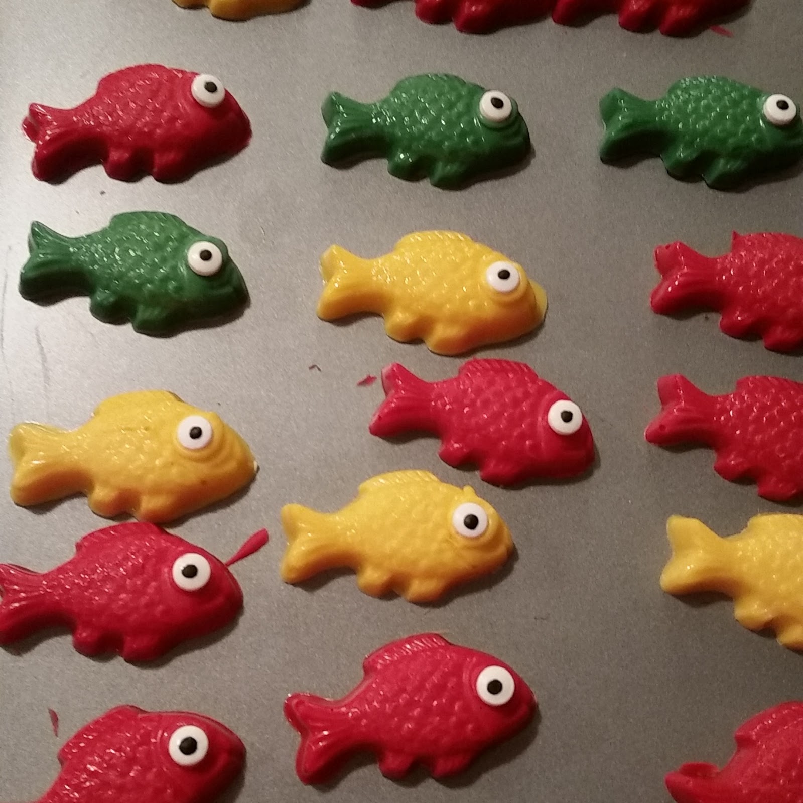 The Not So Simple Mama: Fishing themed party cupcakes