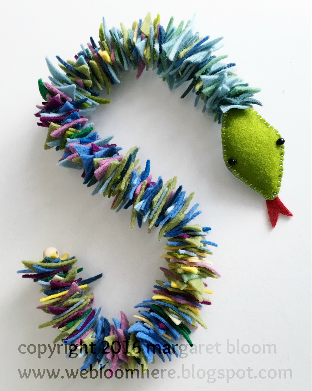we bloom here: tutorial :: a scrappy snake
