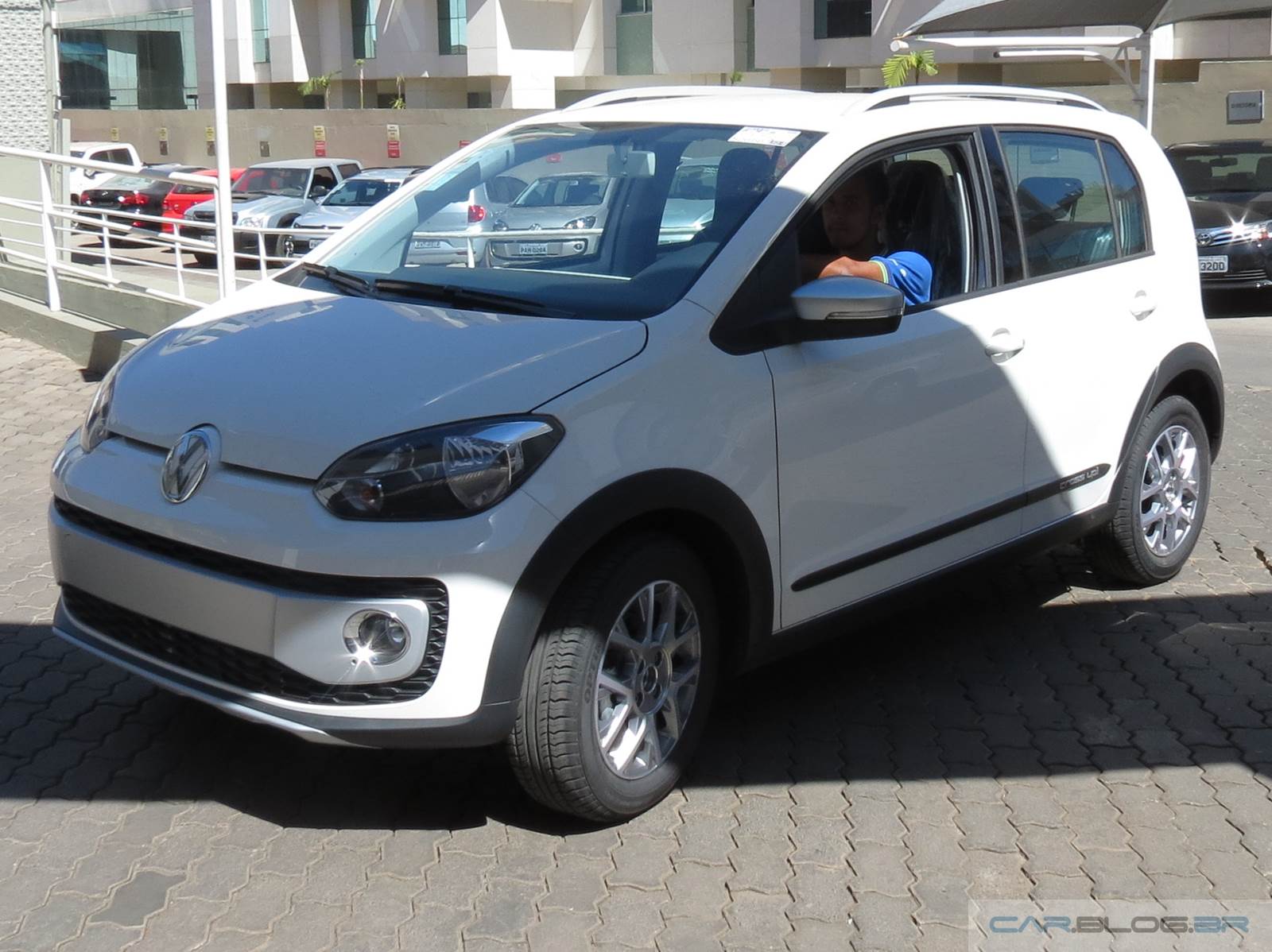 Volkswagen up! TSI: vídeo, fotos e especificações oficiais