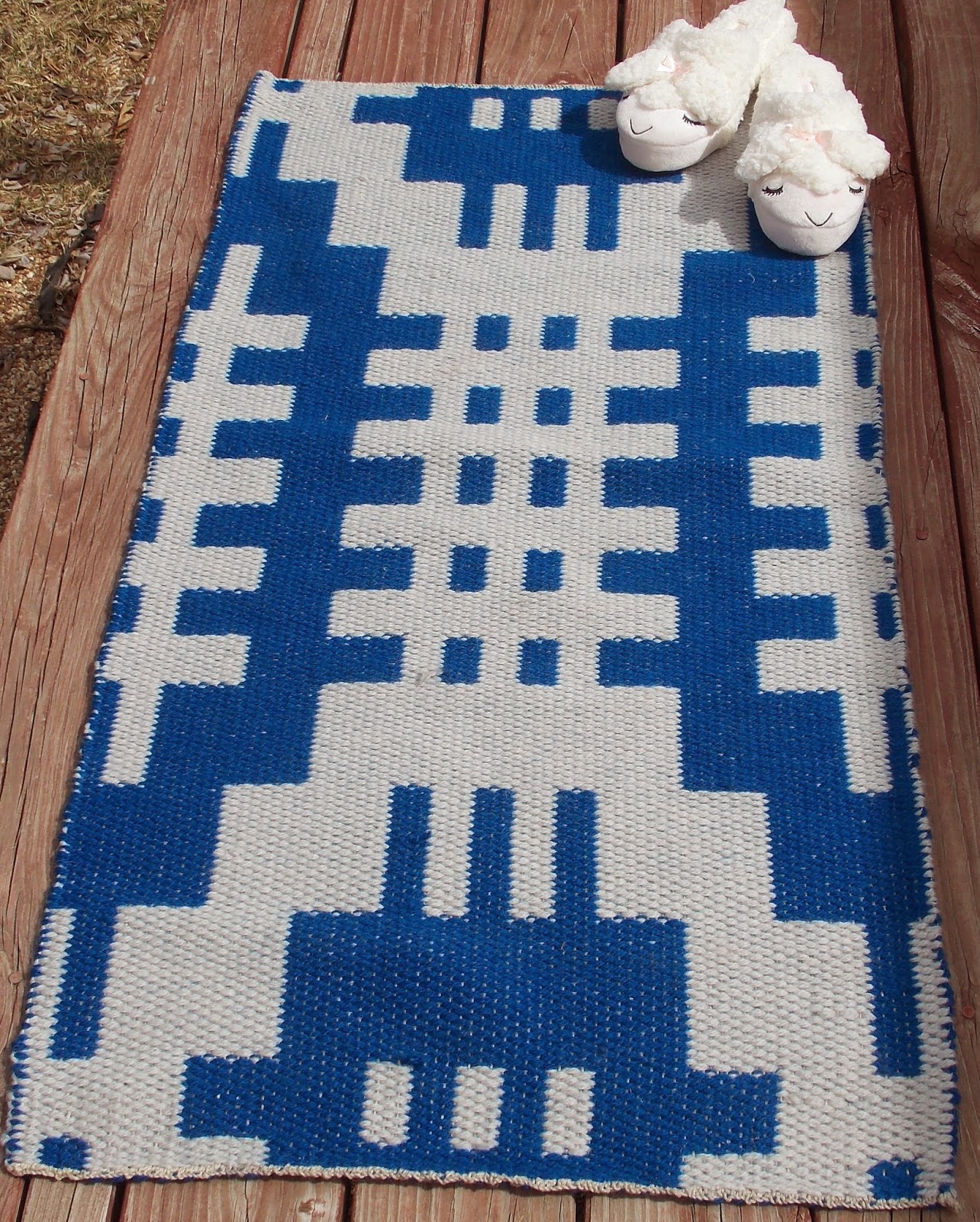 WEAVING FOR FUN: Ta! Da! Rug Finished!!