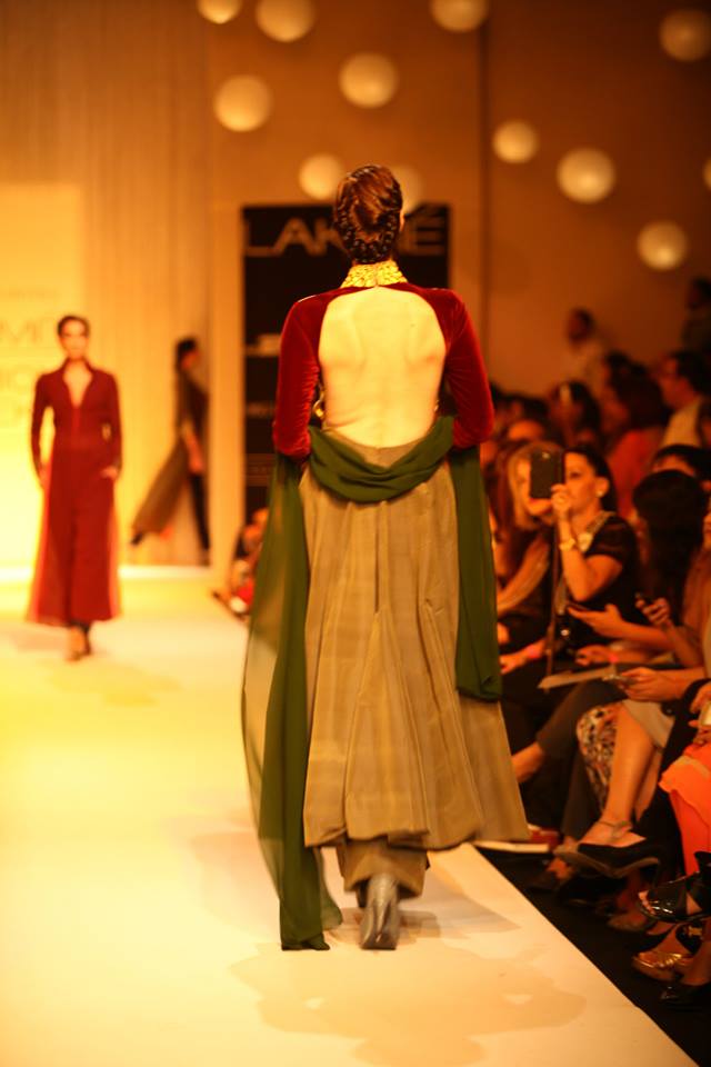 Stylefluid Trendz: Seductive cut-out backs (sexy backs) are back at ...