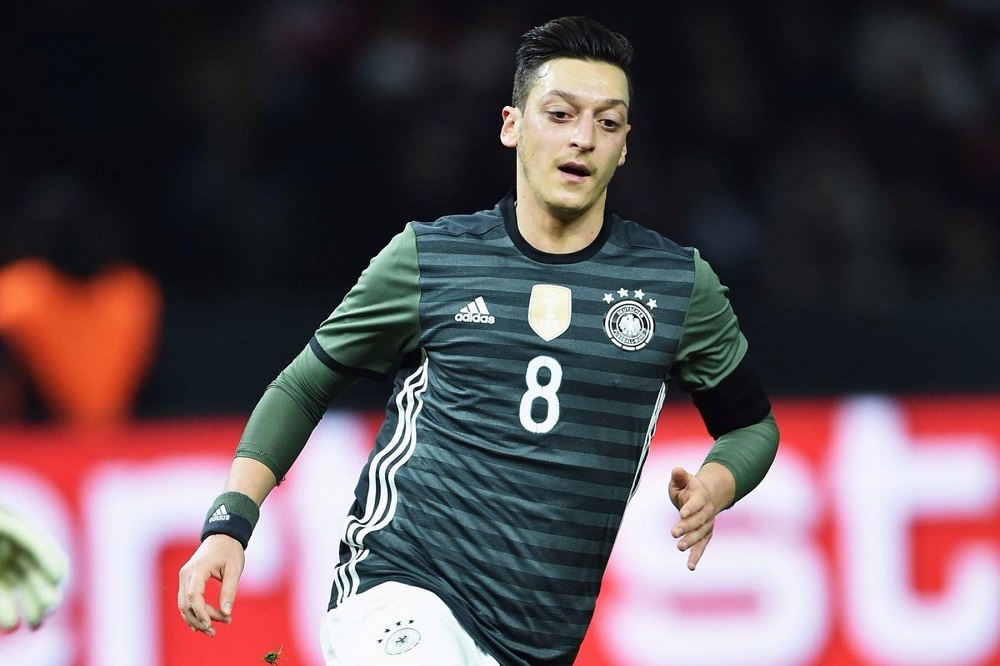 Özil supera Boateng e é eleito o melhor jogador alemão da Euro 2016 ...