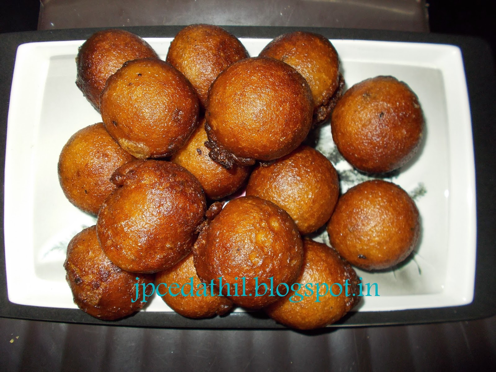 Kerala Traditional and Other Recipes: UNNIYAPPAM / SMALL APPAM KERALA STYLE