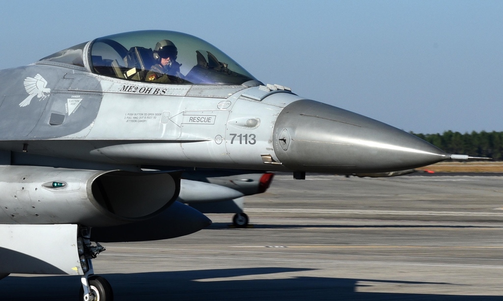 SINGAPORE JET FIGHTERS VISIT USAF TYNDALL AFB FOR WEAPONS EXERCISE ...