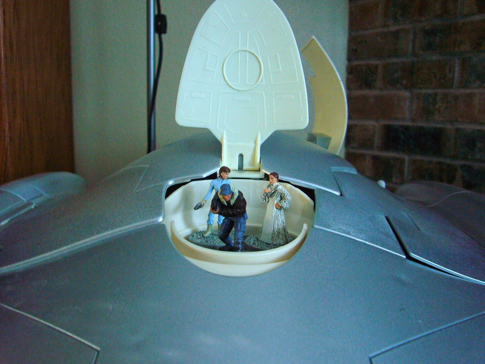 The Redshift Chronicles: New Acquisition: J-Type 327 Nubian Royal Starship