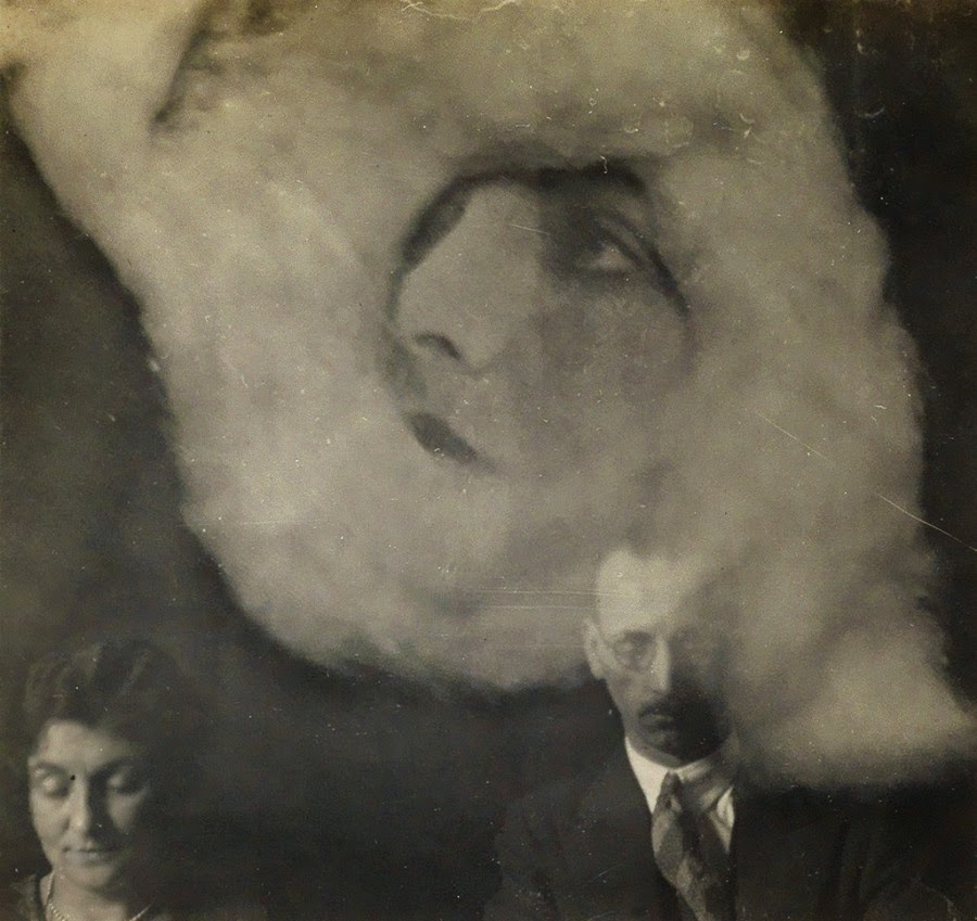 COLLECTION OF FAUX GHOST PHOTOGRAPHS BEING SOLD AT AUCTION | Haunted ...