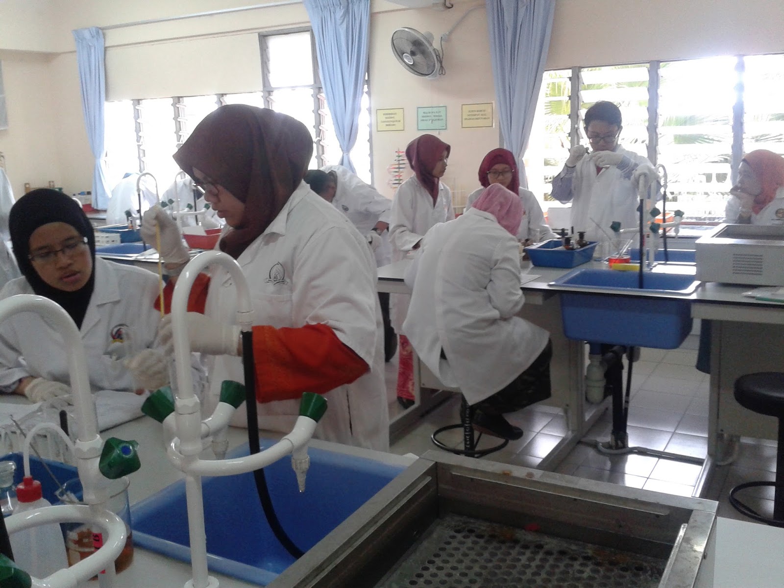 Makmal Sains Sekolah
