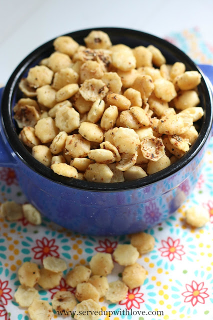 Seasoned Soup Crackers | Served Up With Love