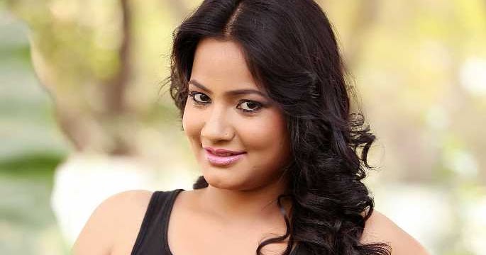 Saritha Sharma Latest Hot Cleveage Spicy Black Sleveless TShirt ...