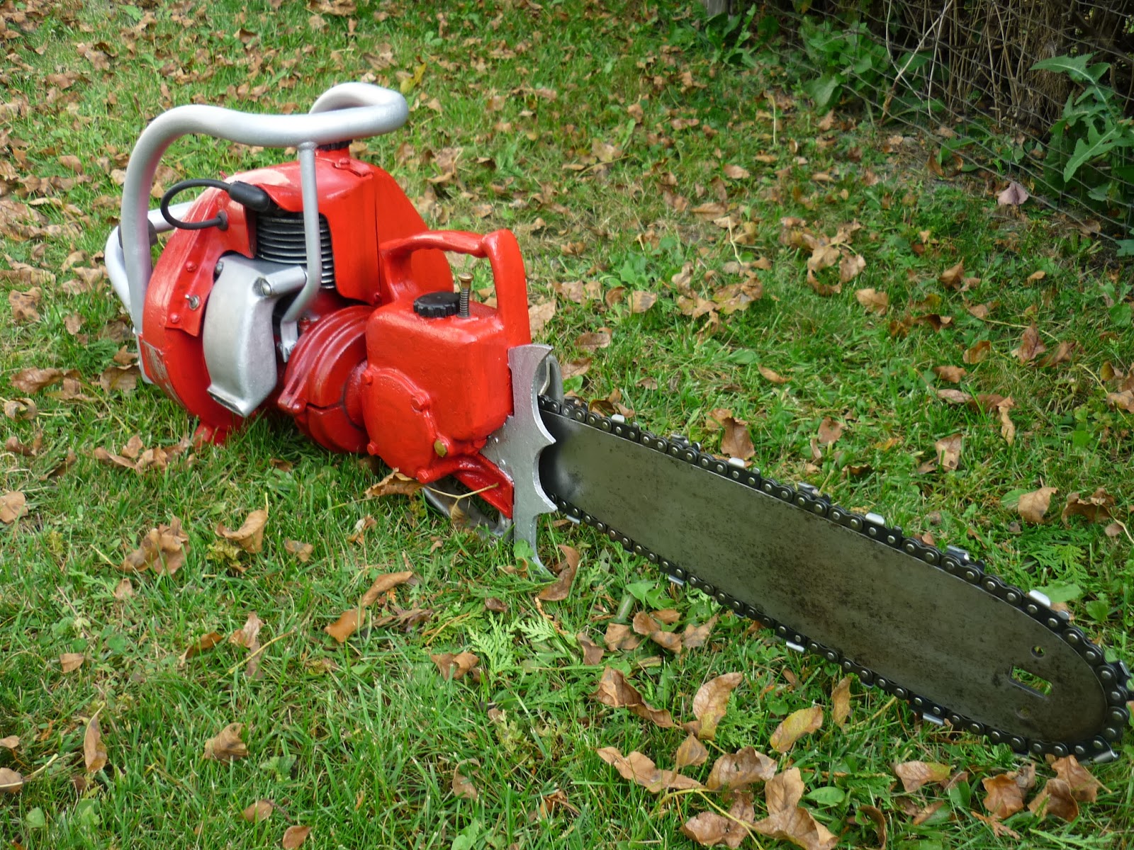 VINTAGE CHAINSAW COLLECTION: PM REDHEAD.