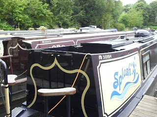 Many Meetings: The World's Smallest Narrowboat?