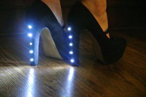 ROK CEWEK: Sepatu Unik dan Lucu