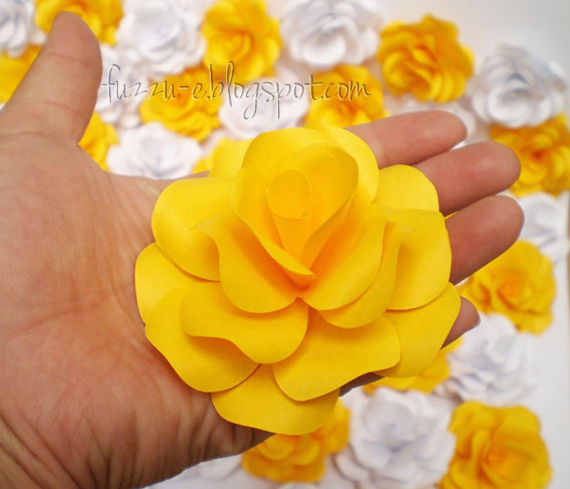 FUZZU-ê: 300 rosas em papercraft