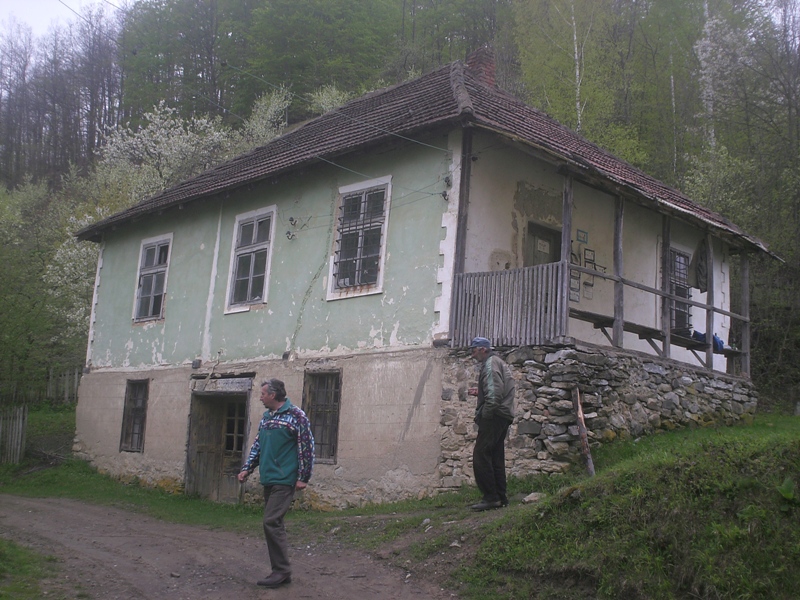 TABLOID HAVARIJA: REKOVAC - OPŠTINA NA IZDISAJU