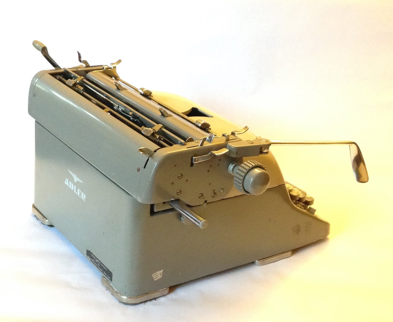 The Adler Universal typewriter/ /THE TYPEWRITER REVOLUTION