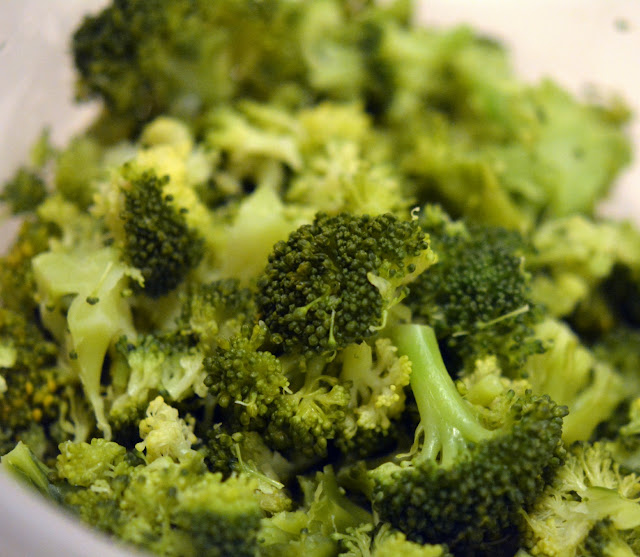 CHEESY BROCCOLI BITES WITH AVOCADO CREAM DIPPING SAUCE....GOOD EATS ...