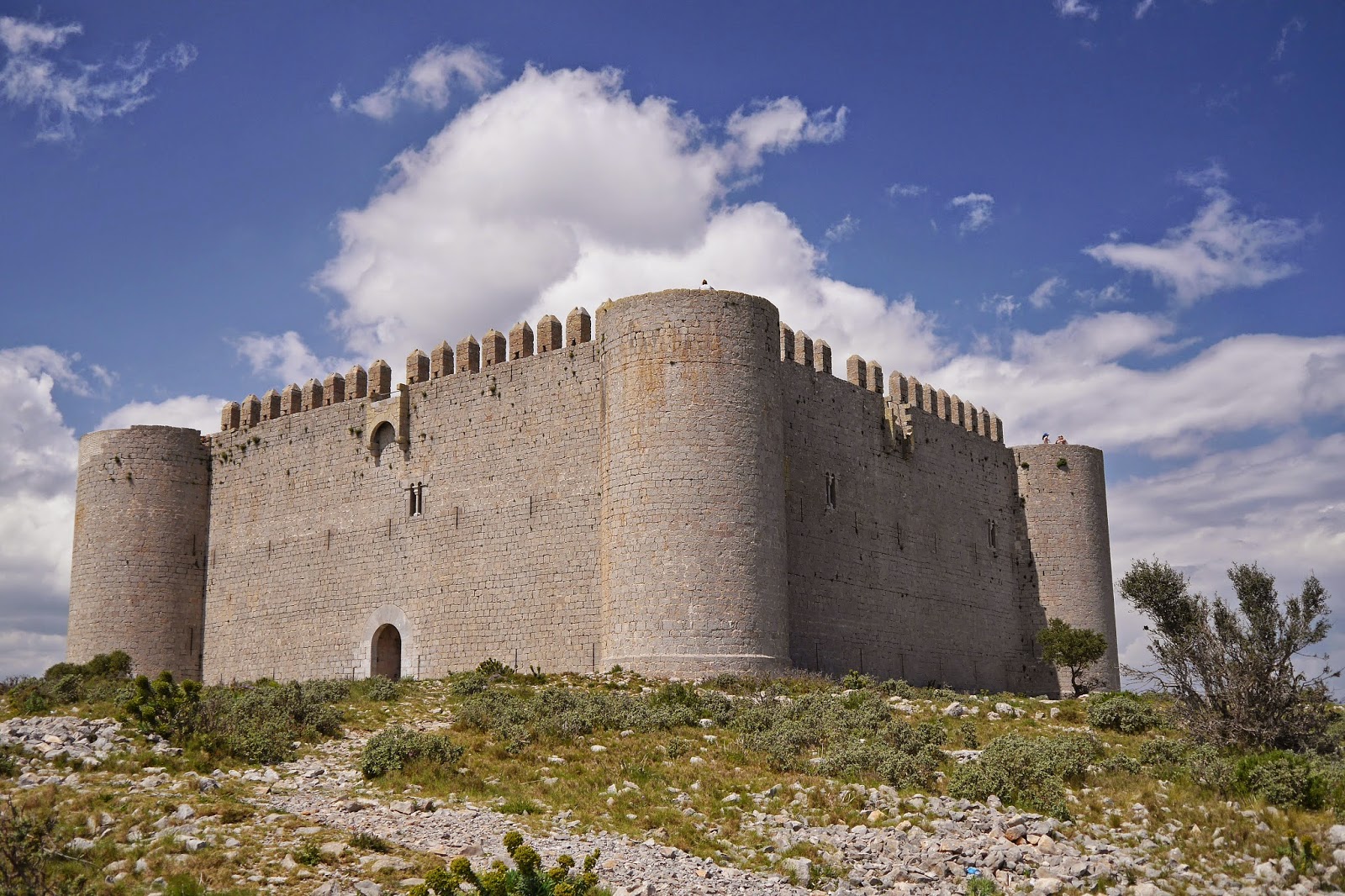 Walking in the country: El Montgri